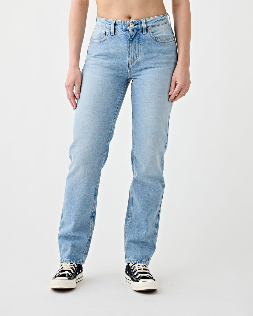 Tenue. – Donna Jeans Reno – Tenue.